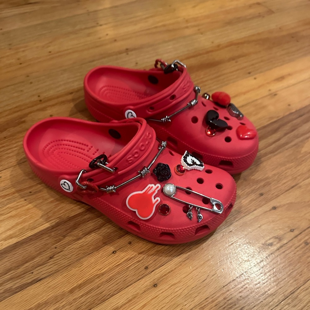 Limited Edition Karol G X Crocs Collaboration. Size7 … - Gem